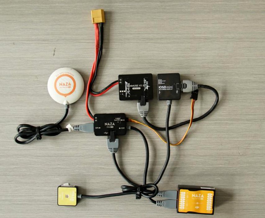 另外，对比N3的GPS和A3的GPS来说，N3的GPS小了很多，不过对比N3的上一代产品NAZA V2来说，GPS还是大了一圈的。